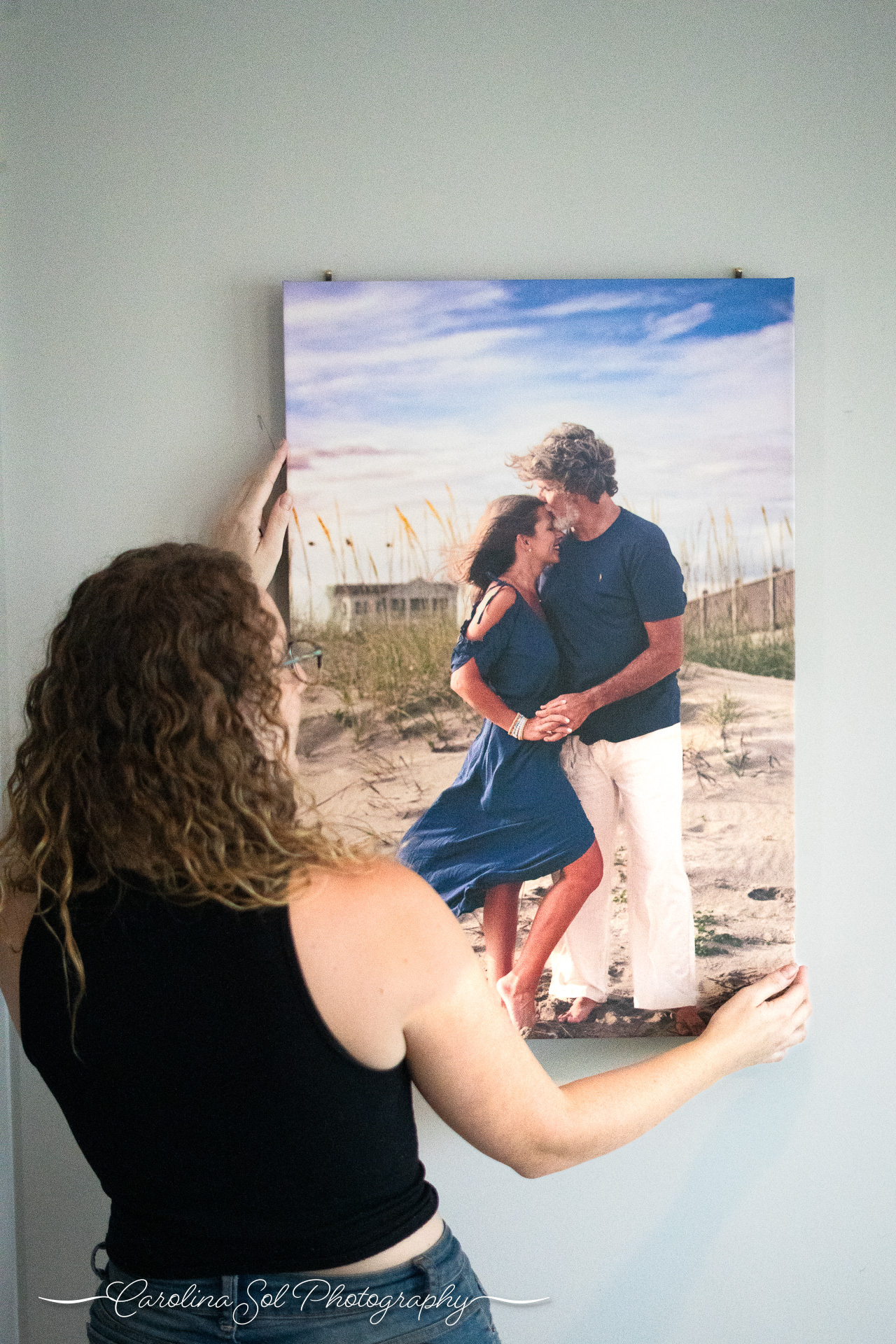 photo-installing-custom-wall-art-canvas-collection-beach-house-holden